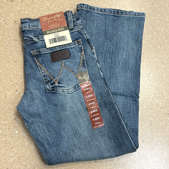 Wrangler | Bottoms | Wrangler Retro Relaxed Boot Fit Jeans | Poshmark